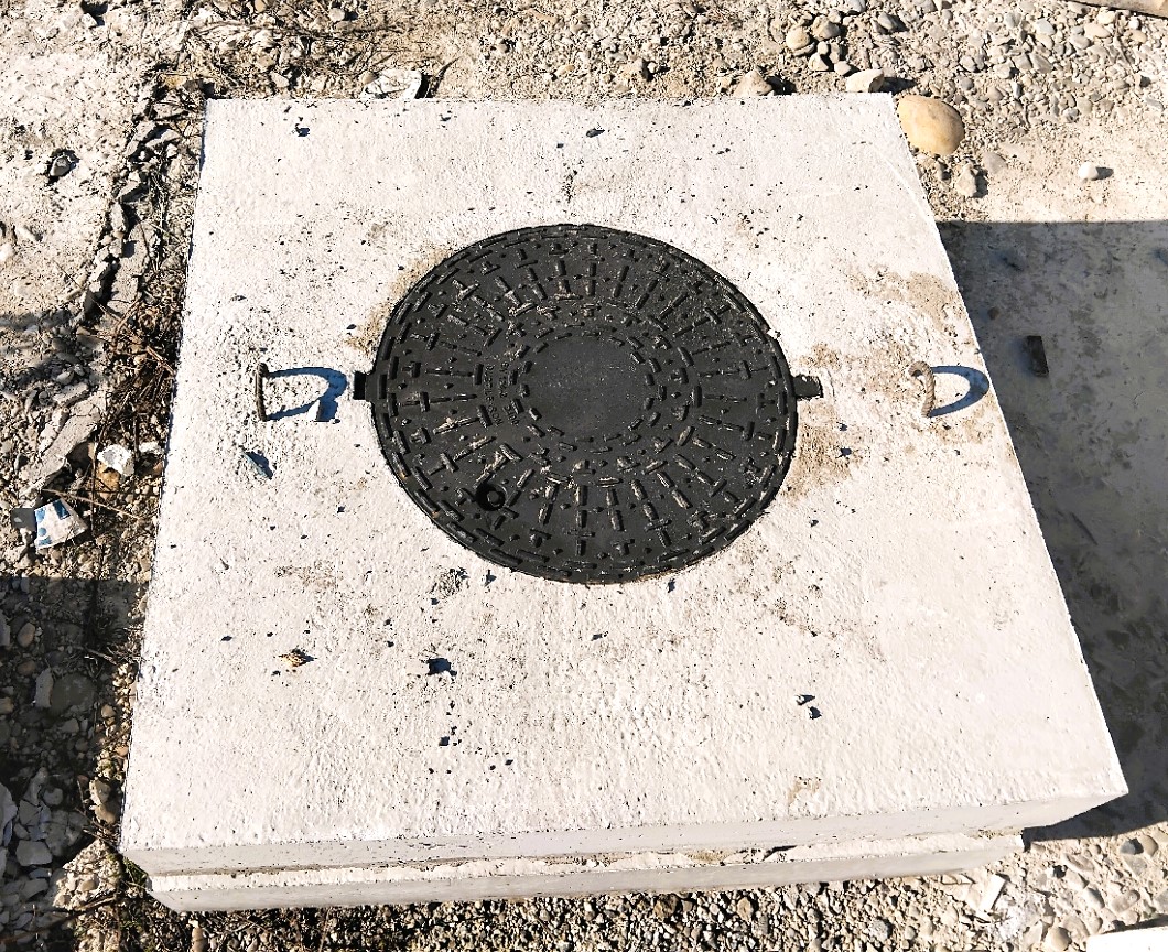 Capac camin din beton cu rama din fonta de 12.5 tone-100x100x15 ...